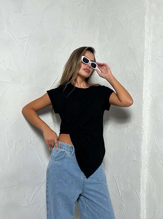 בובה פראית | חולצה אי סימטרי שחורה | חולצות