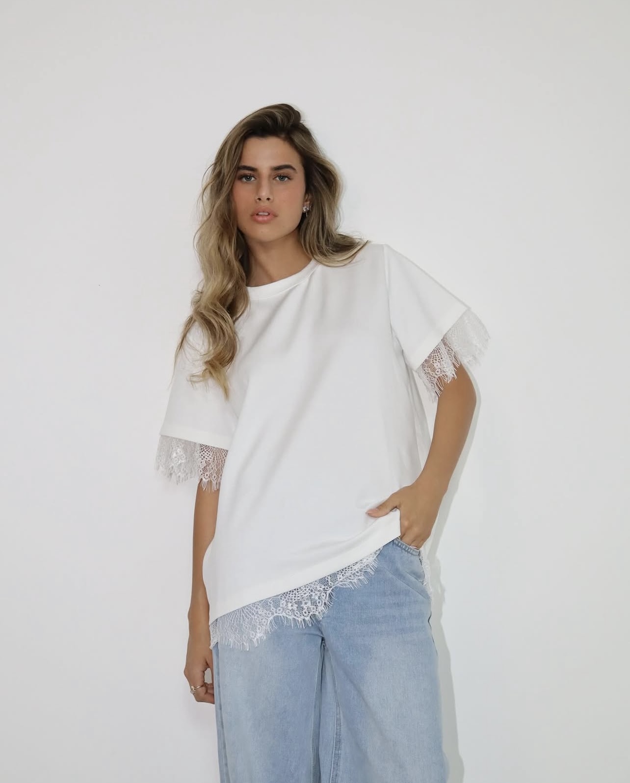 בובה פראית | חולצה גב תחרה | חולצות